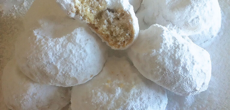 Greek Almond Snowballs (Kourabiedes) | skopeloshotels.eu